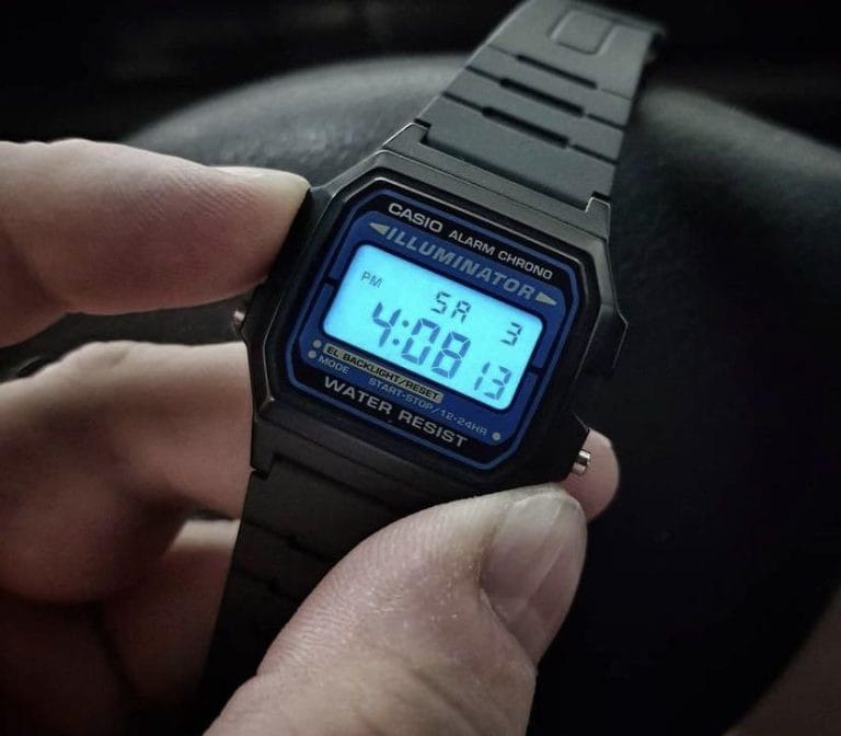 Casio F105W - Lug to Lug
